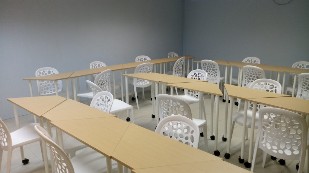 Collaborative Pentagon Shape Tables - Canopix Advertisting